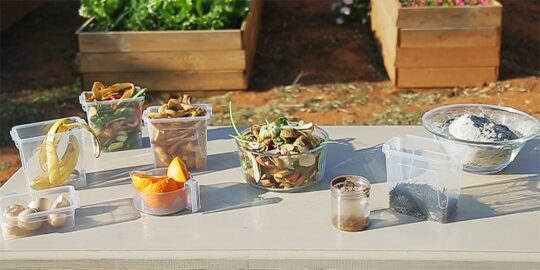 Φτιάχνουμε κομπόστ, ένα φυσικό λίπασμα (+video) | Τα Μυστικά του Κήπου